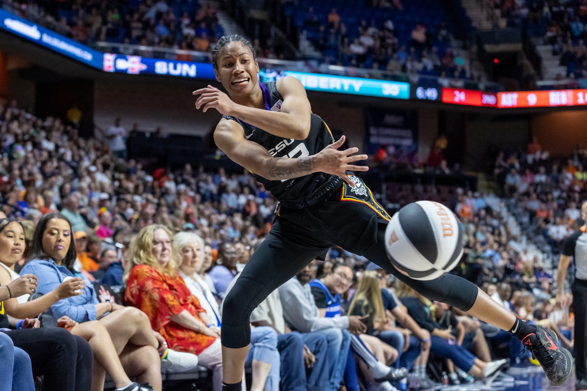 Connecticut Sun Fall 82-75 Taking First Loss Of The Season – NewsTalk ...